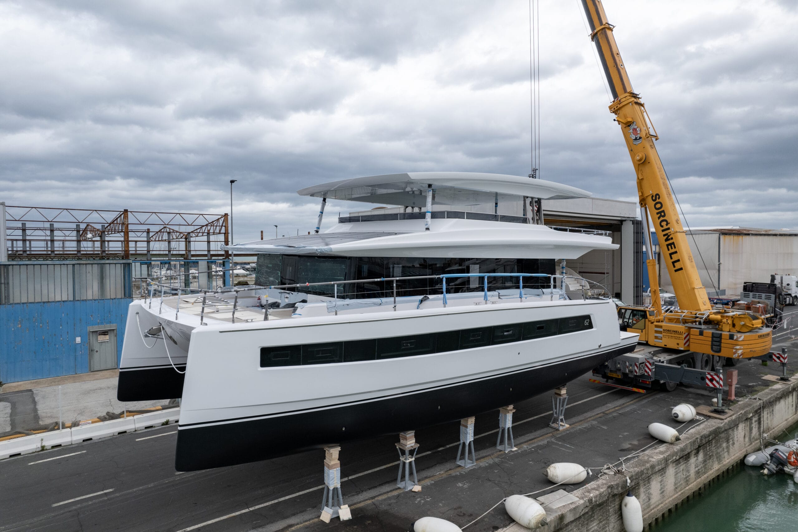 SILENT-YACHTS LAUNCHES FIRST EVER SOLAR ELECTRIC SILENT 62 3-DECK - The ...